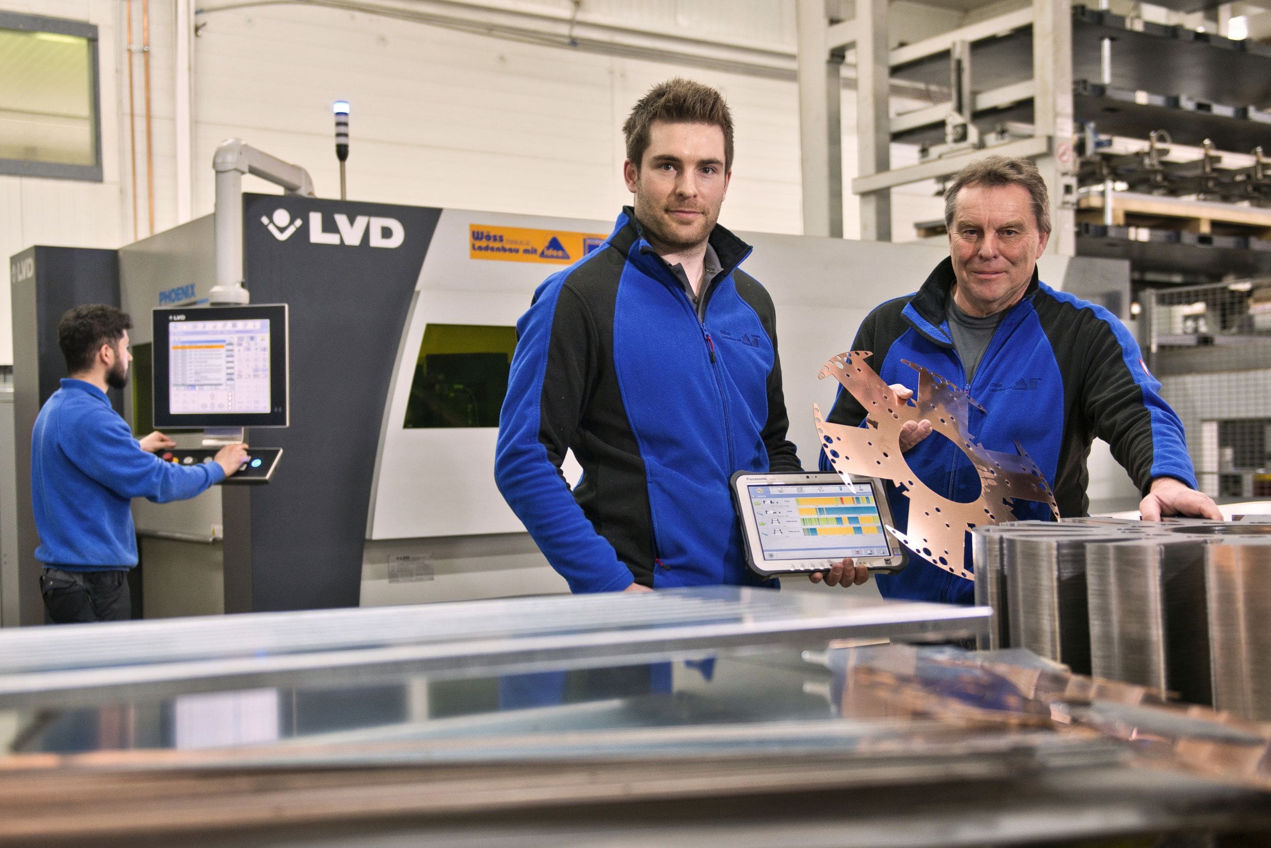 Kontakt – WÖSS Ladenbau Metalltechnik